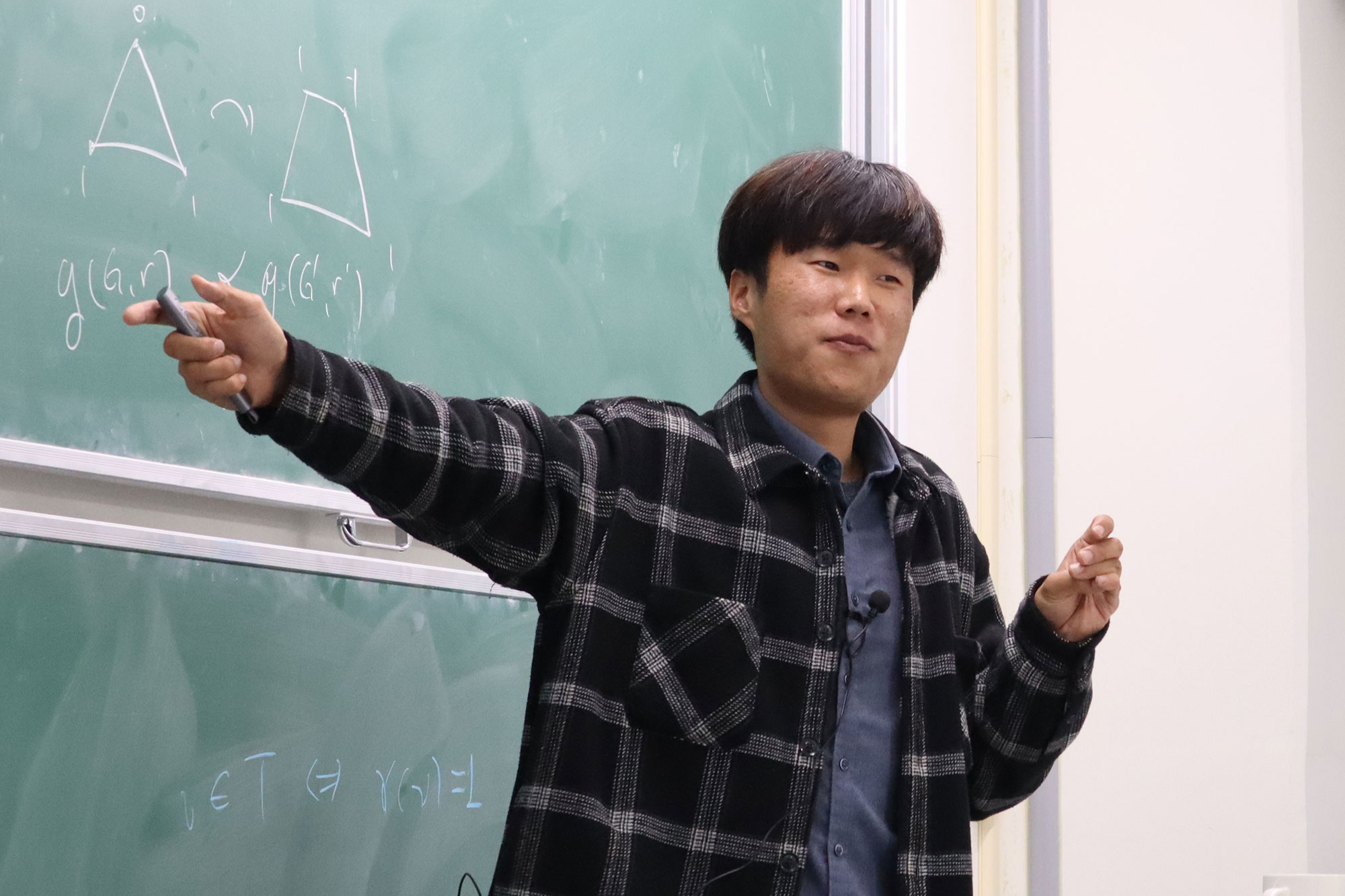 Donggyu Kim (김동규) gave a talk on 𝝘-graphic delta-matroids and their ...