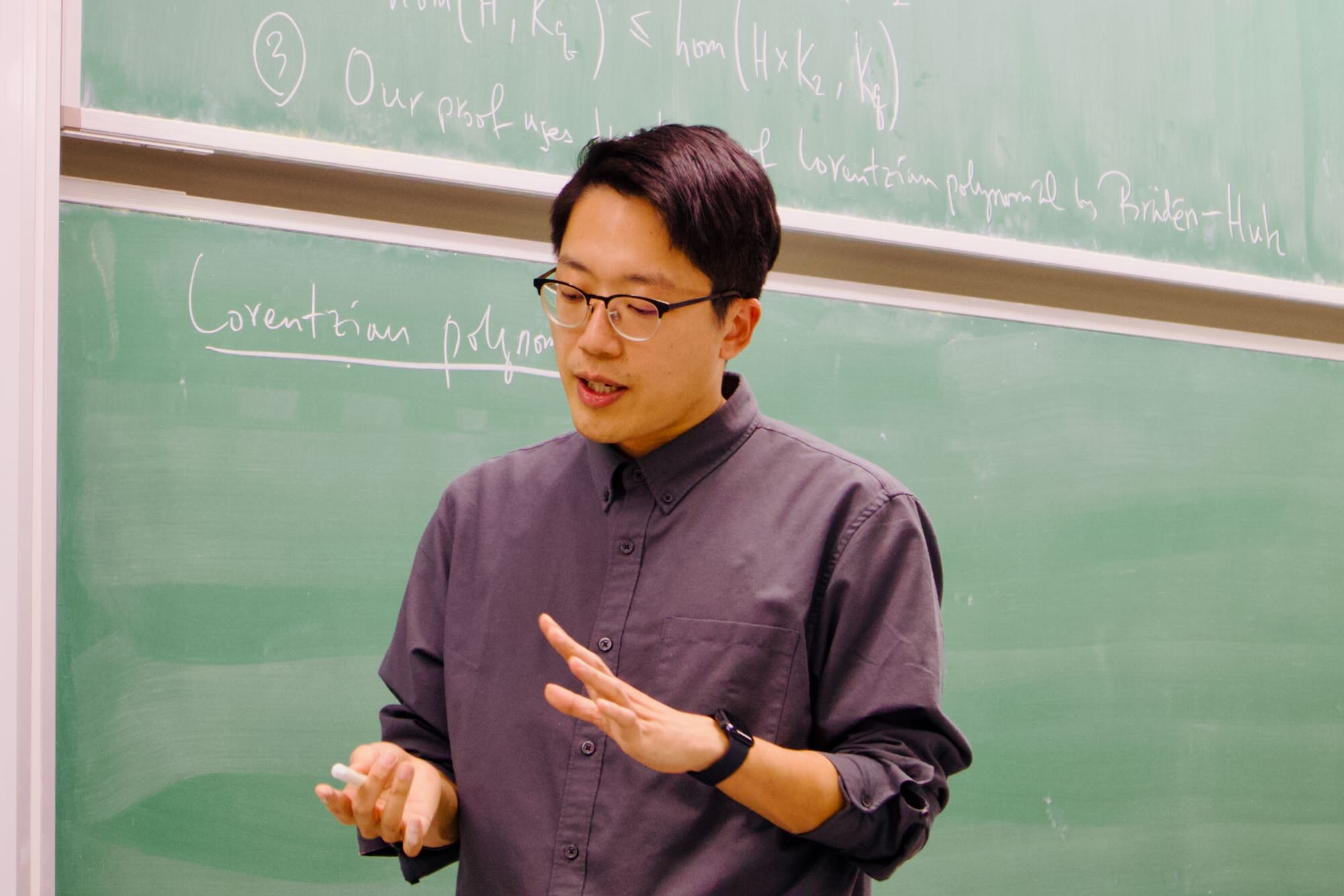 Joonkyung Lee (이준경) gave a talk at the Discrete Math Seminar on using ...