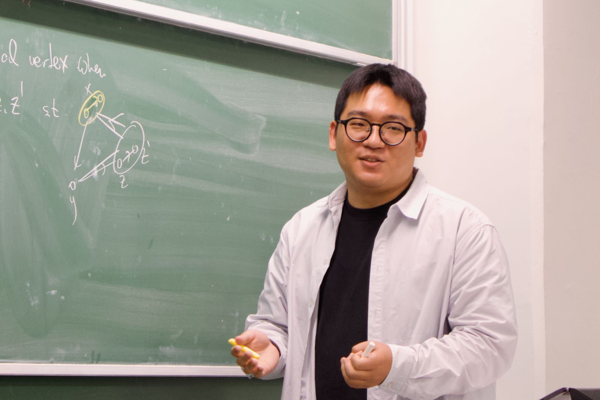 Seokbeom Kim (김석범) gave a talk on the structure of tournaments without ...