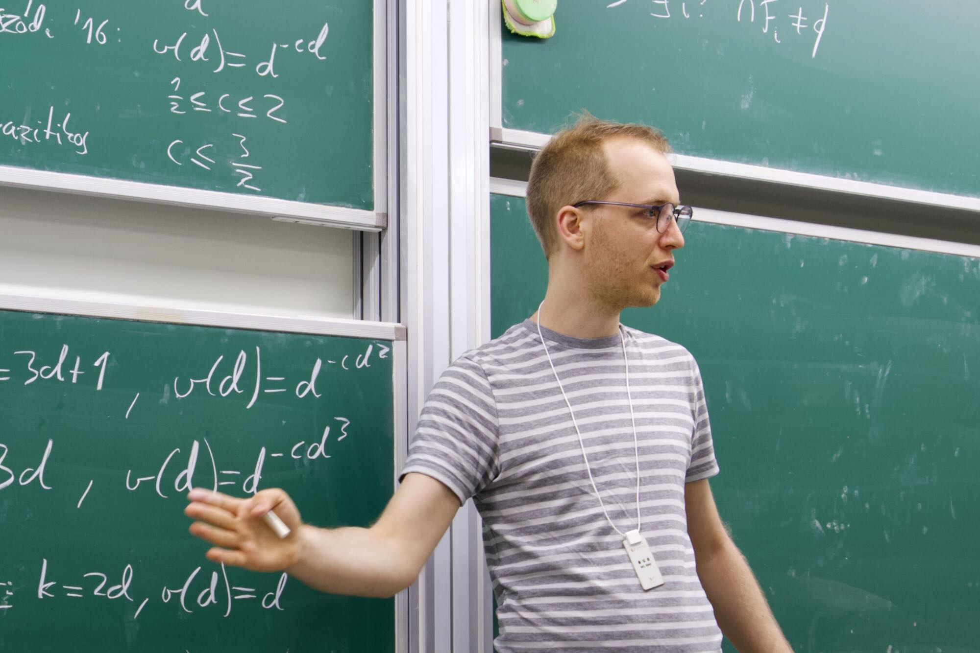 Attila Jung gave a talk on the quantative fractional Helly theorem at the Discrete Math Seminar ...