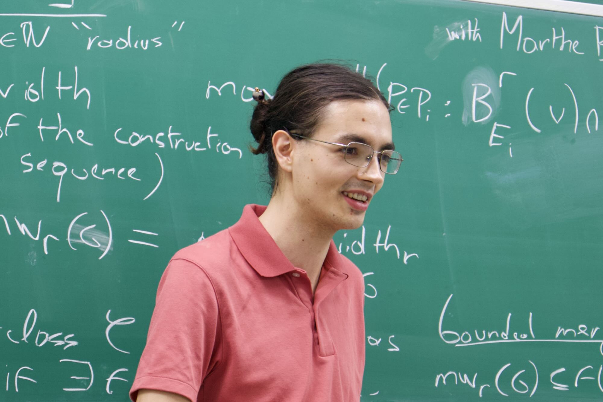 Colin Geniet gave a talk on the merge-width of graphs and 𝜒-boundedness ...