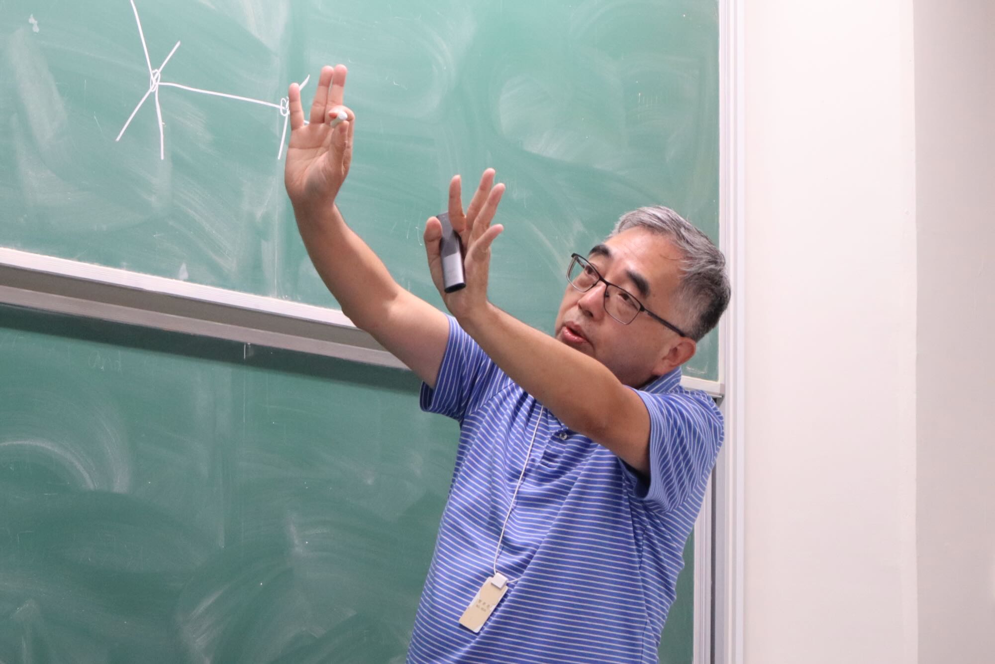 Rong Luo gave a survey talk on the nowhere-zero flows on signed graphs ...